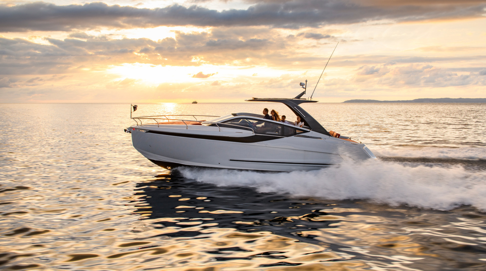 F-LINE 33 | Fairline Yachts